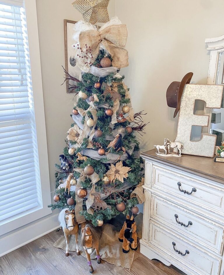 Rustic Country Western Christmas Tree Ideas for the holidays - The ...
