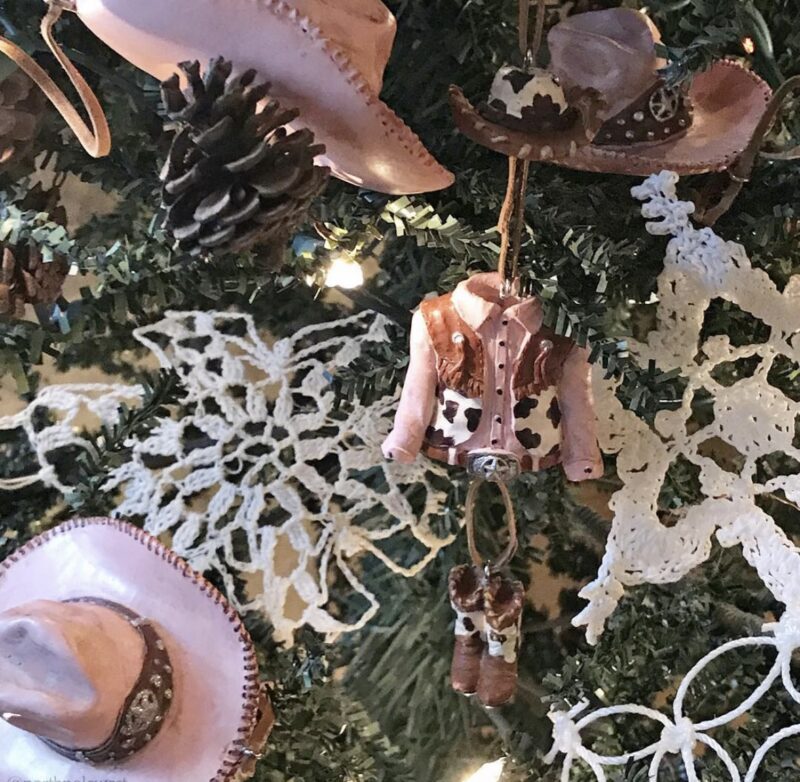 Rustic Country Western Christmas Tree Ideas for the holidays - The ...