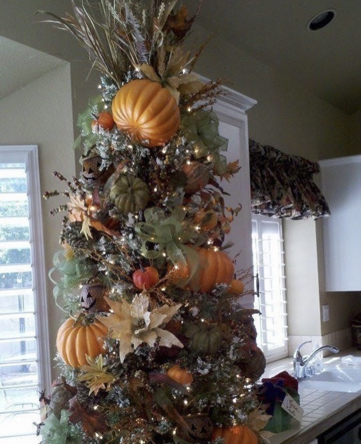 22 Best Fall Christmas Tree Ideas for Thanksgiving Decor - The ...