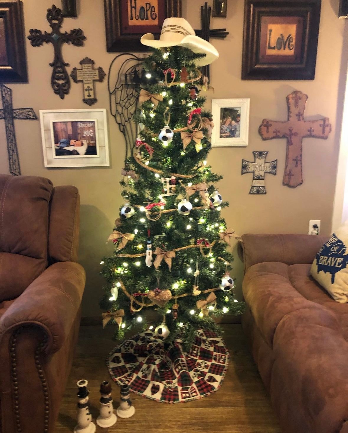 Rustic Country Western Christmas Tree Ideas for the holidays - The ...