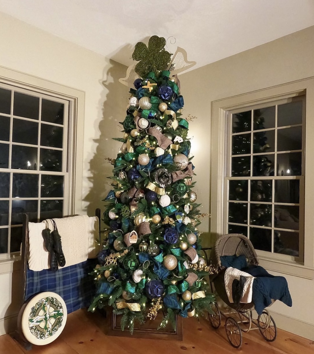 Decorate Your Tree All Year: Year Round Christmas Tree Ideas - The ...