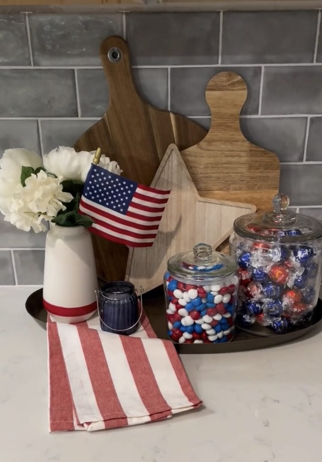 30 Festive Patriotic Tray Decor Ideas for the 4th of July - The ...