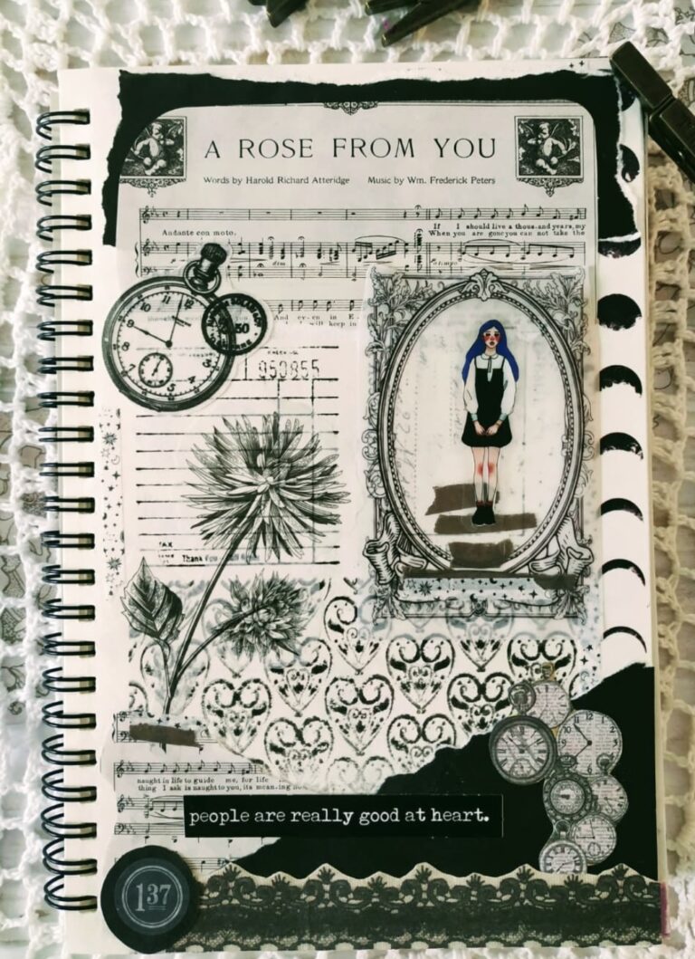 25 Striking Black and White Scrapbook Ideas & Junk Journal Layouts ...