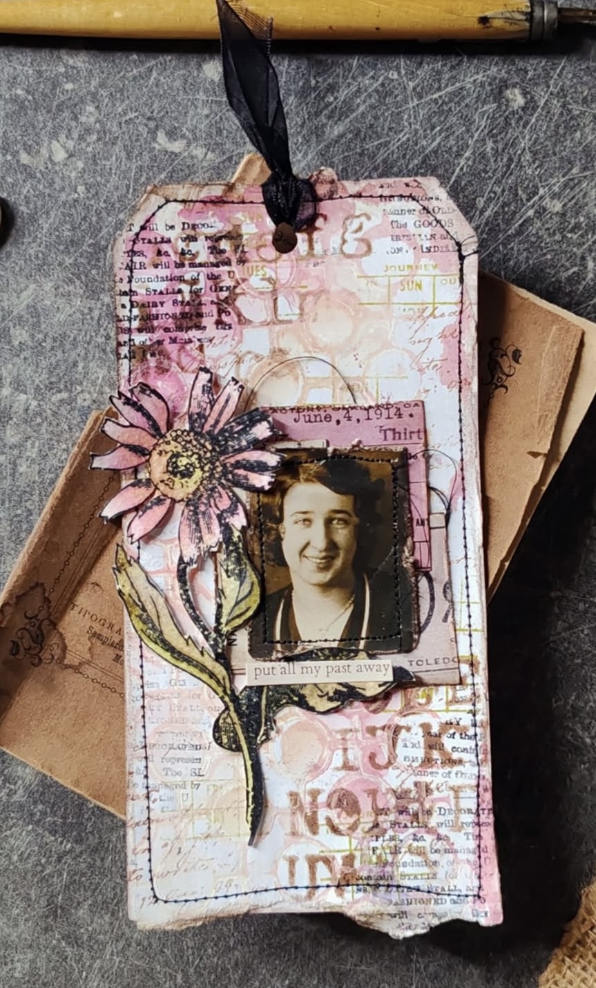 25 Dreamy Pink Scrapbook Ideas & Junk Journal Layouts - The Slowestuff Blog