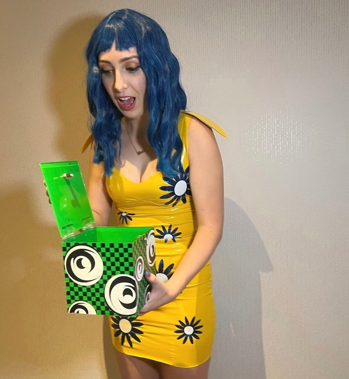 Roar! Best Katy Perry Halloween Costumes Ideas to Rock - The Slowestuff ...