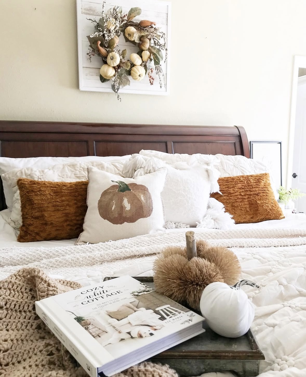 30 Cozy Fall Bedroom Decor Ideas for a Warm Autumn Retreat - The ...