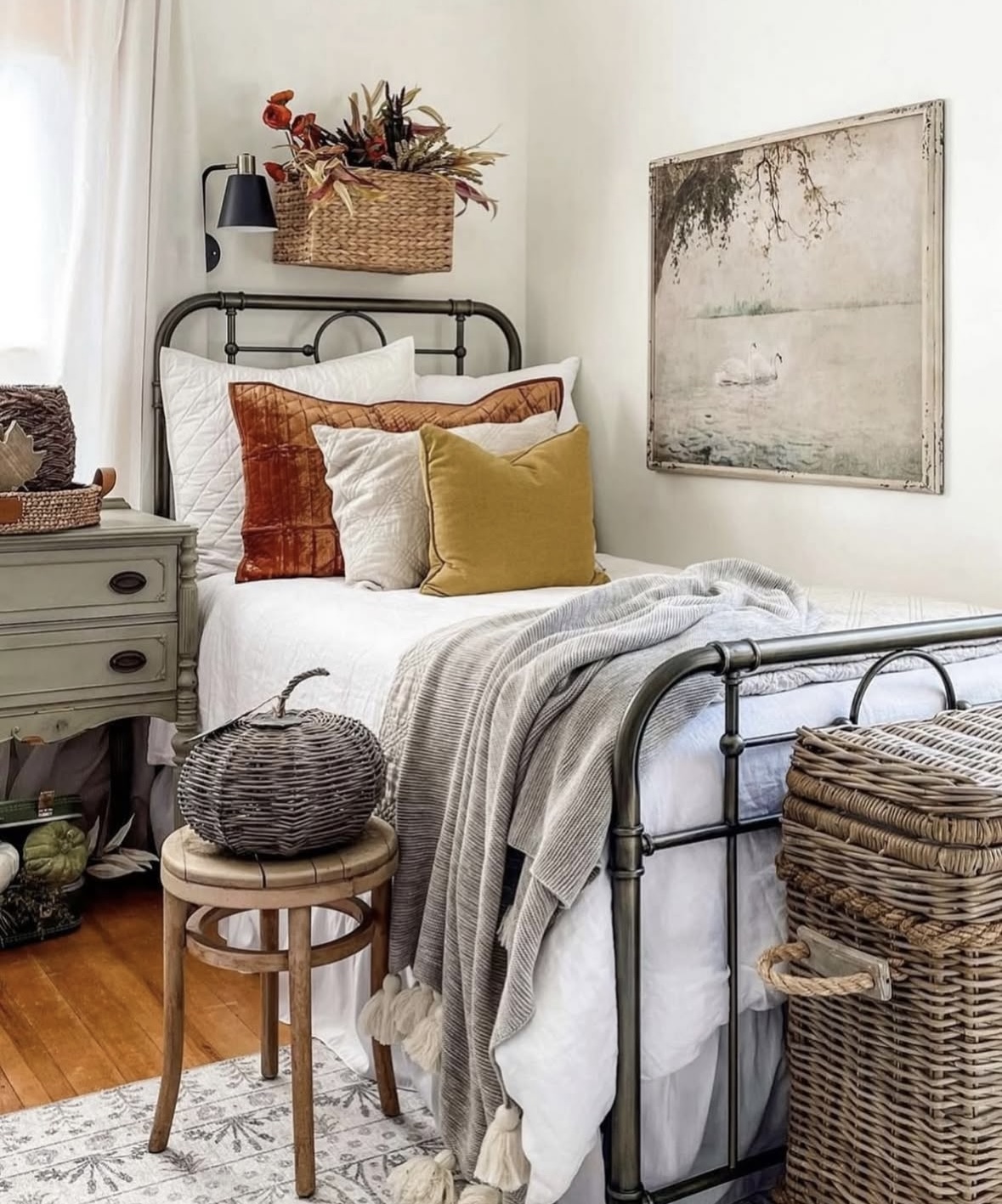 30 Cozy Fall Bedroom Decor Ideas for a Warm Autumn Retreat - The ...