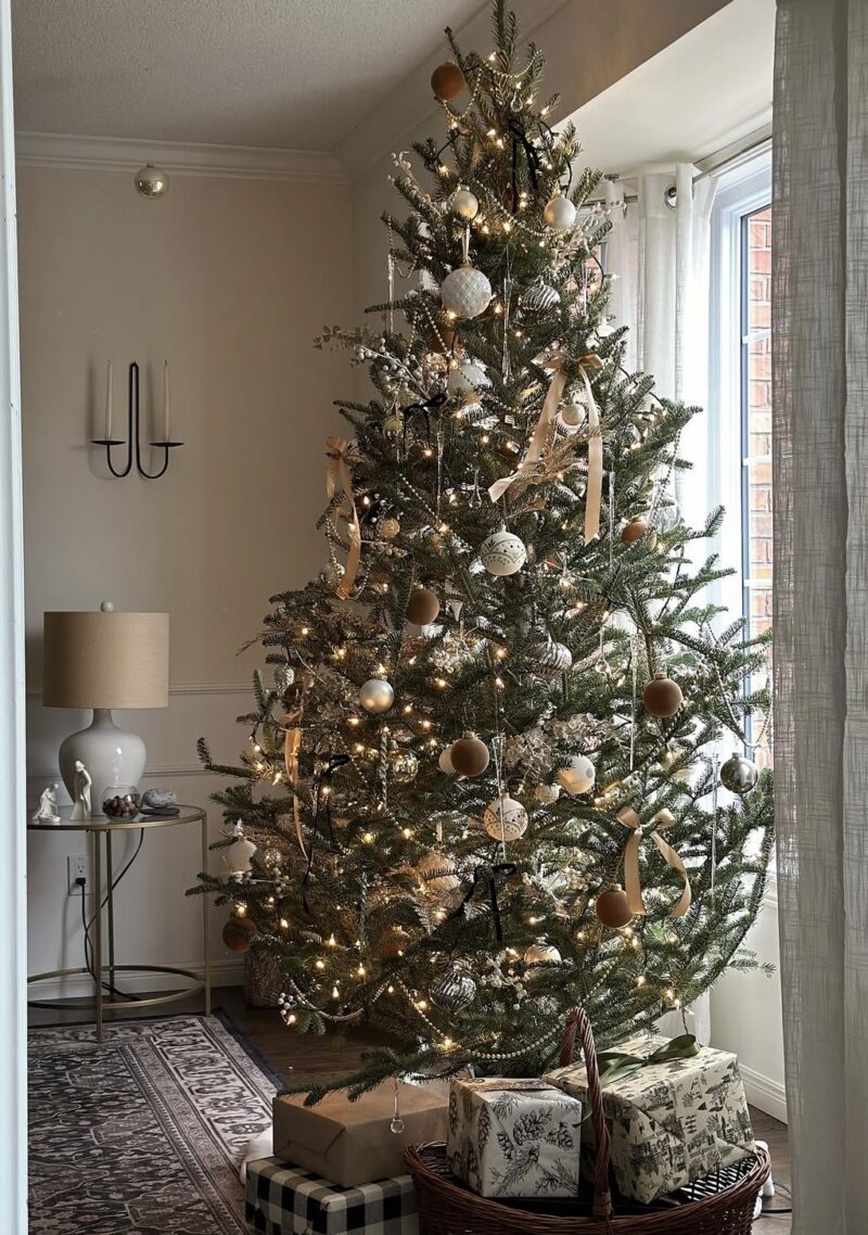 32 Stunning Classic Christmas Tree Ideas with Bows & Ribbons - The ...