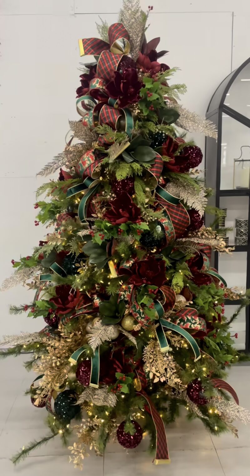 32 Glam Christmas Trees: Elegant Ideas to Inspire Your Decor - The ...