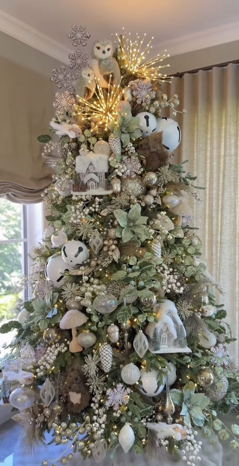 32 Enchanted Forest Themed Woodland Christmas Tree Ideas - The ...